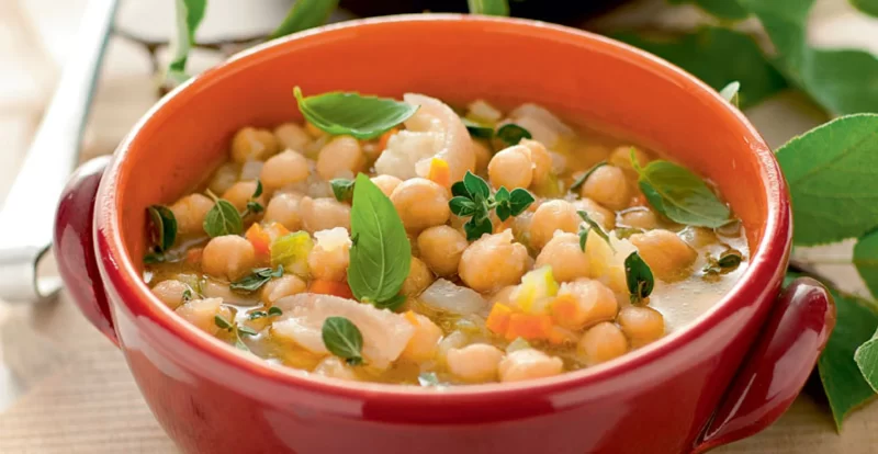 Garbanzos con Verduras y Huevo - Banco de Alimentos